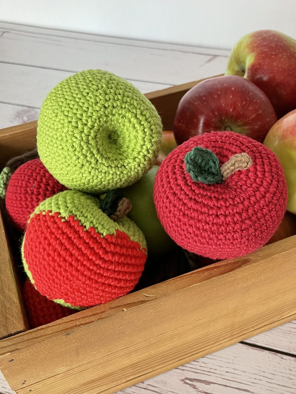 Crochet Apple Pattern: Free and Easy DIY Apple!