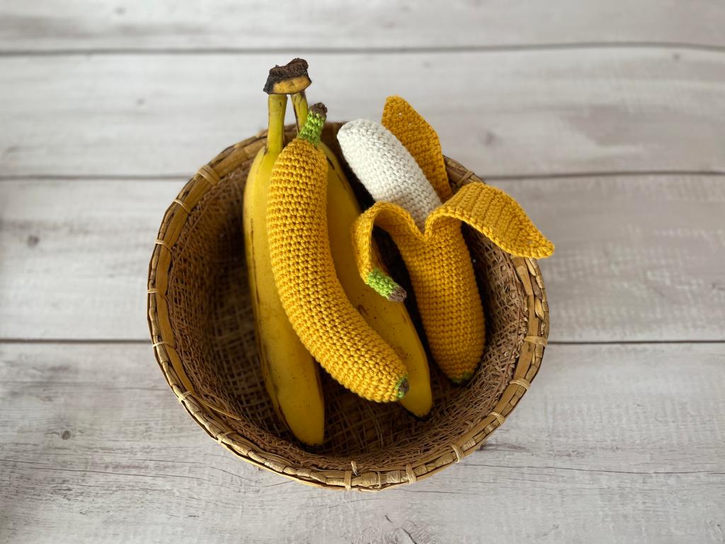 Banana Free Crochet Pattern 2 Ways: Peeled and Unpeeled